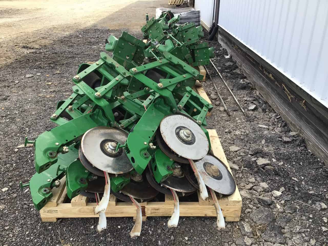 JOHN DEERE ROW UNITS - Wilson National