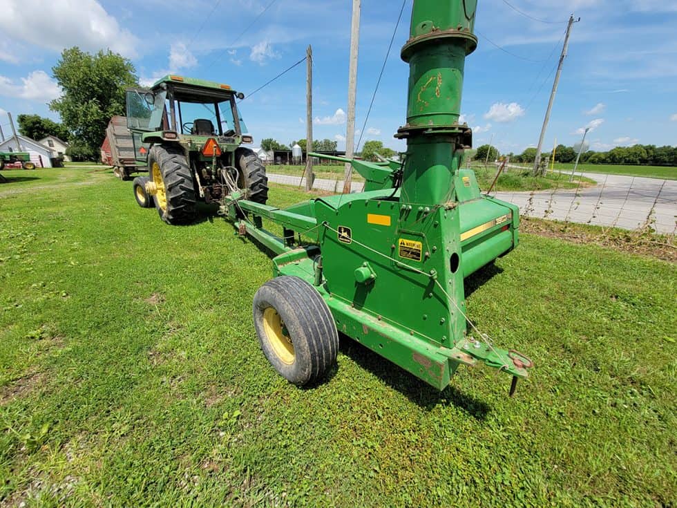 JD 3950 Silage Chopper - Wilson National