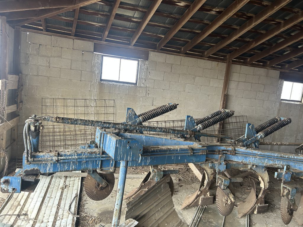 Ford 152 6 bottom plow