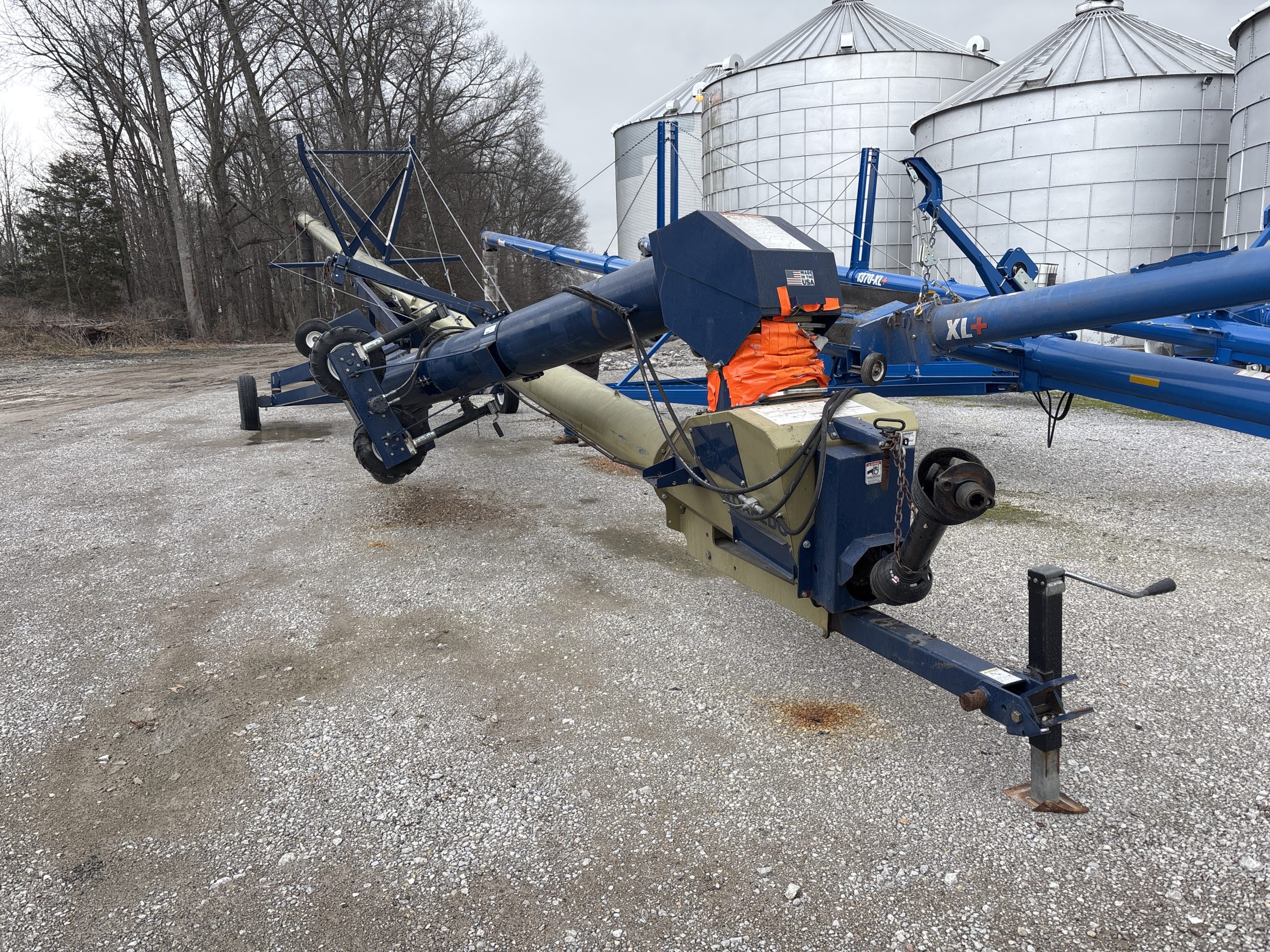 13"x74' Harvest International Swing Away auger
