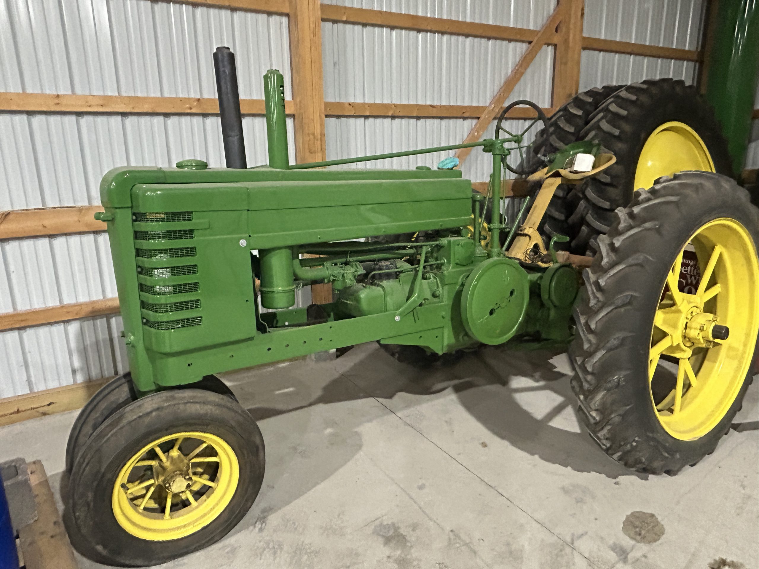 JD B 2 cylinder tractor
