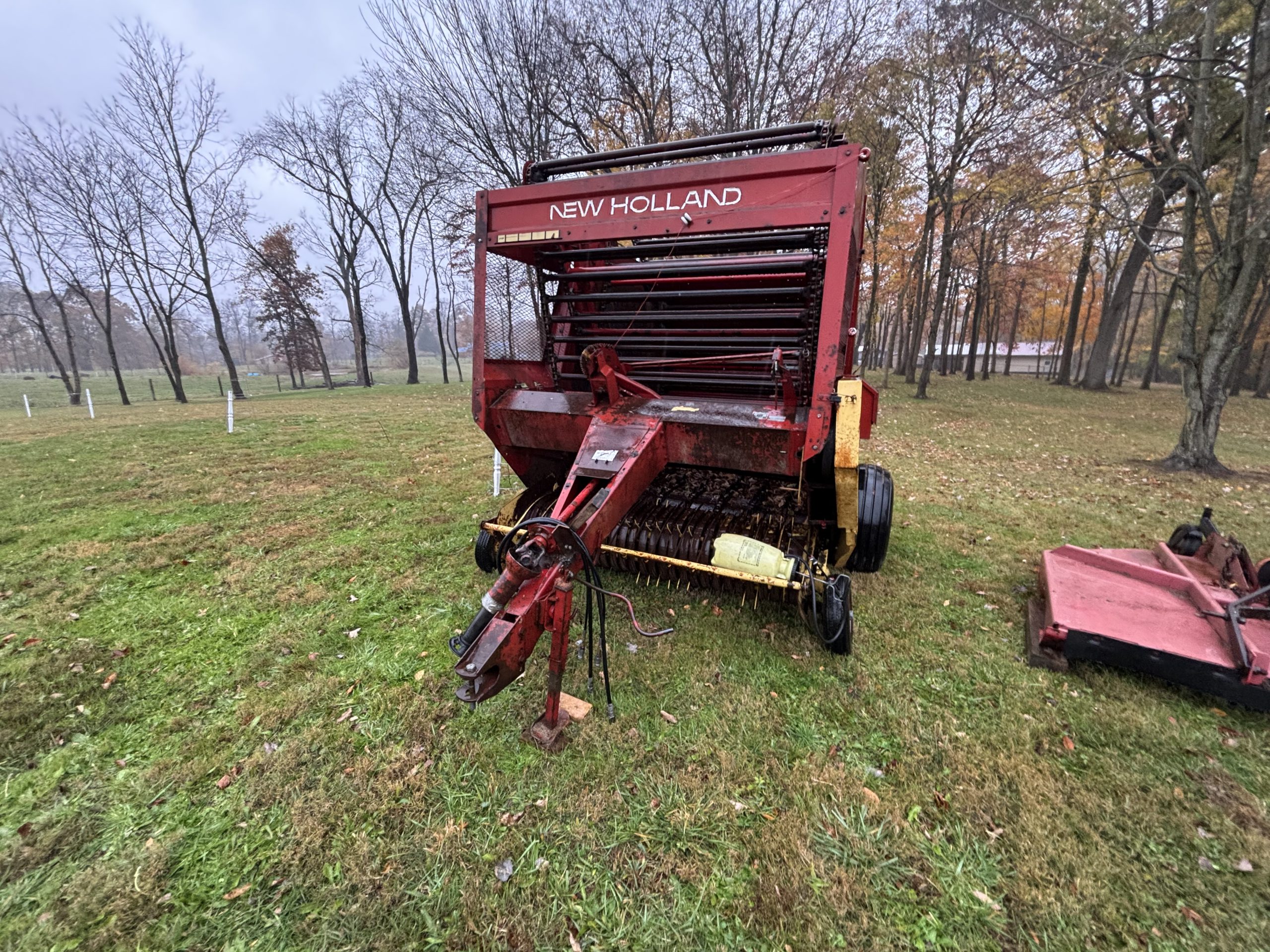 New Holland 851 Round Baler